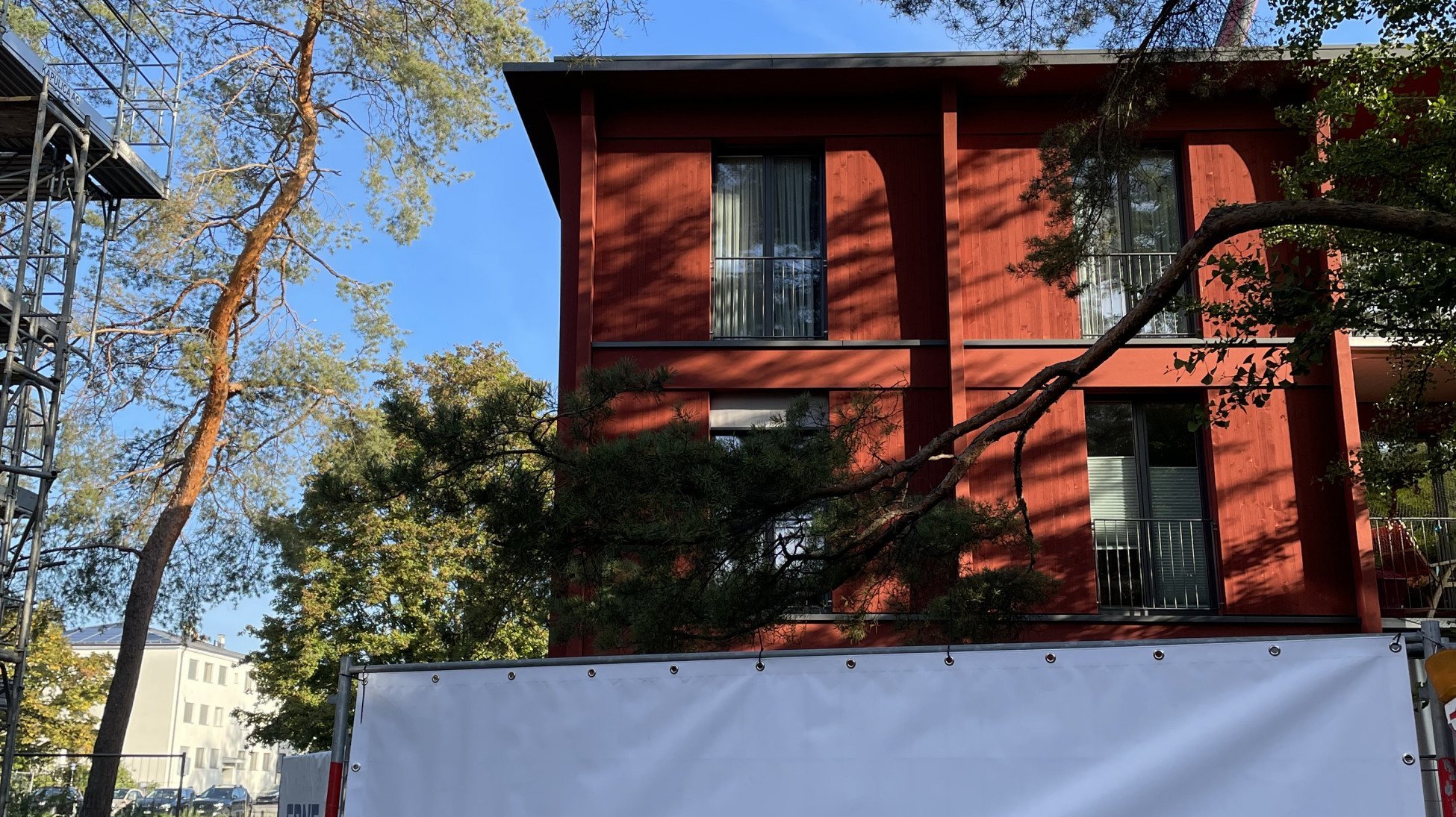 Live-Modulmontage am Hirtenweg in Riehen